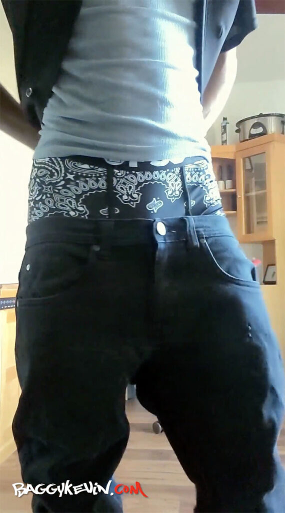 sagging pants Videos - Page 6 of 27 - Baggykevin.com